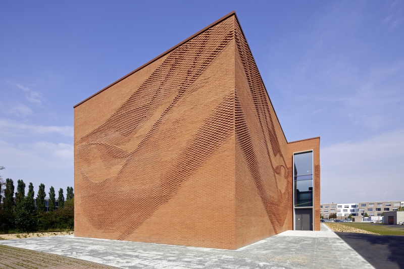 Office building in Münster sets textile exclamation mark - Brick and ...