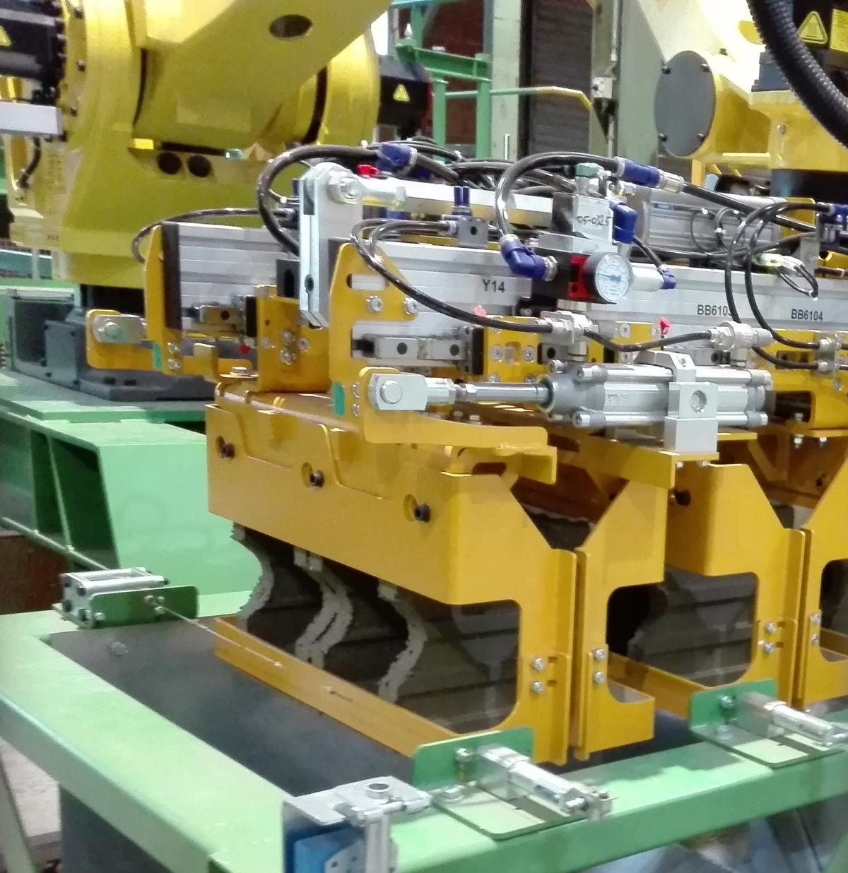 Robotized cutting technology - Brick and Tile Industry International