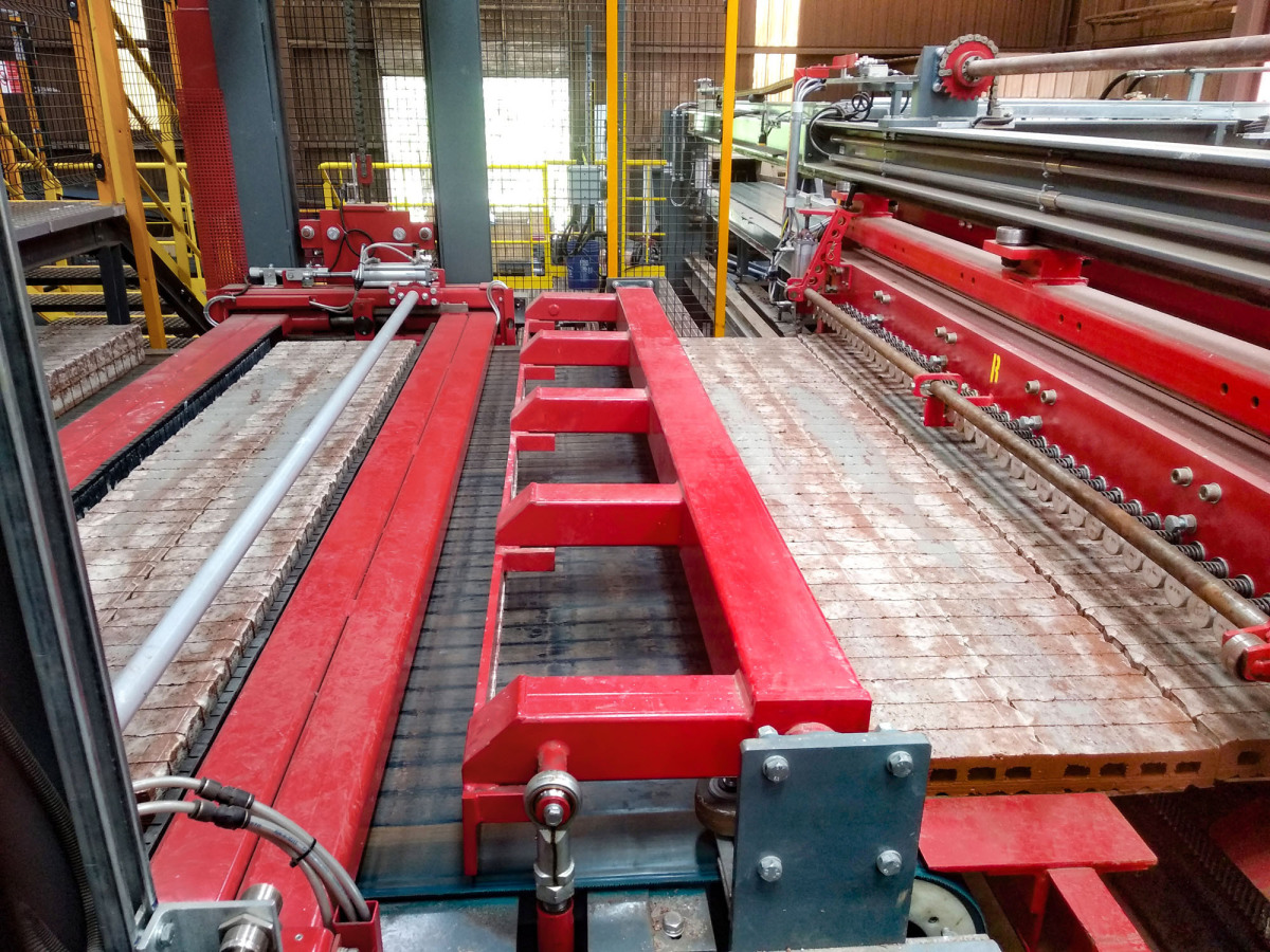 Sabo delivers a new setting machine to Meridian Brick - Brick and Tile ...