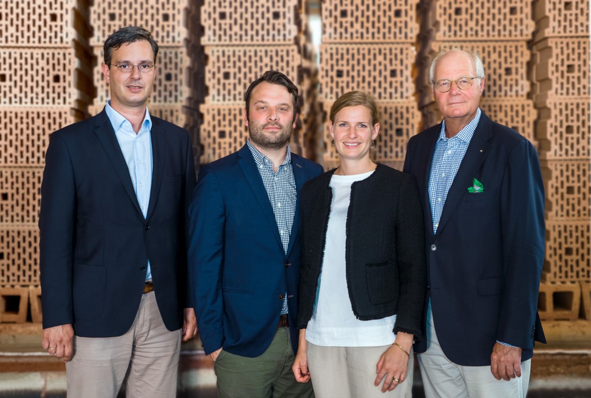 „Alt, aber nicht veraltet“ – mit 120 fit für die digitale Zukunft ...