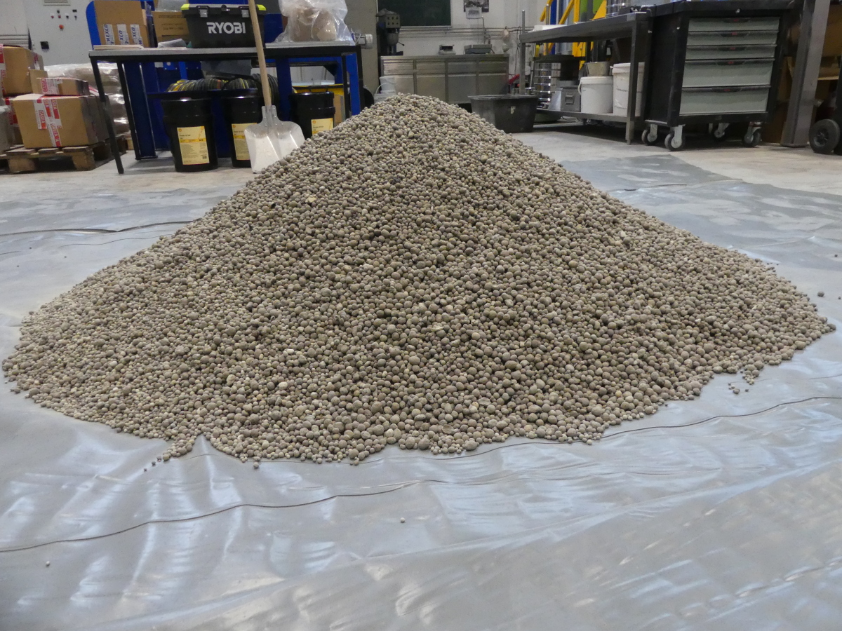 Building aggregates produced from gypsum-containing clay brick masonry ...